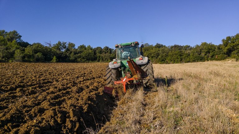 Les machines pour labourer la terre - 1 coin de nature